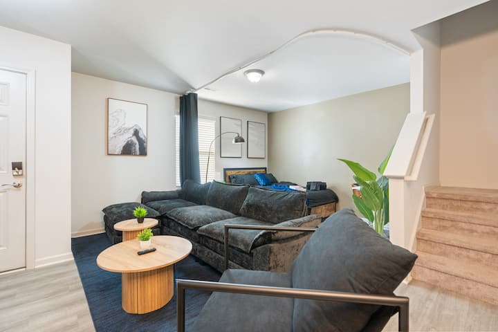 Upscale King 4br Townhouse—mins To Cary & Nc State - Raleigh, NC