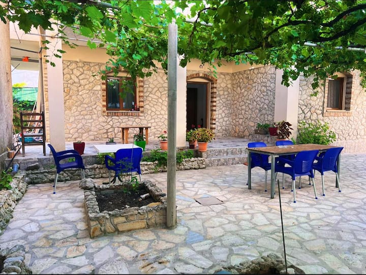 Vila_zoto - Himarë
