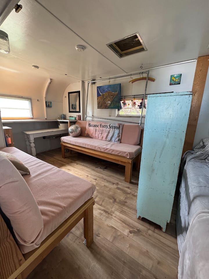 Cozy Vintage Dry Camper - Kennewick, WA