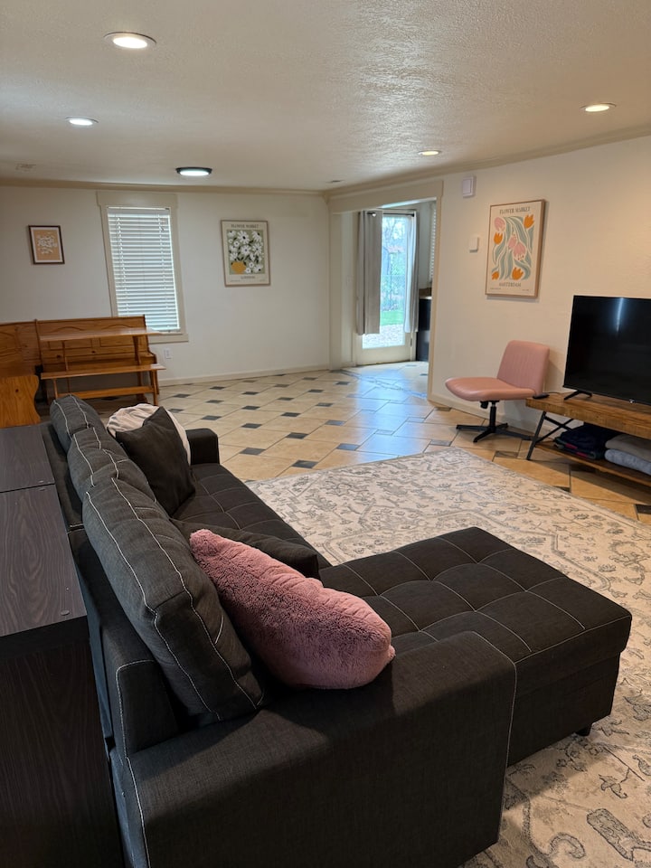 2 Bed 1 Bath Downtown Meridian - Meridian, ID