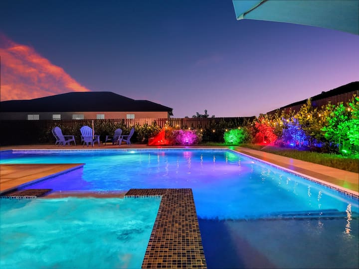 Tropical Haven • Heated Pool + 11am Checkout - Homestead, FL