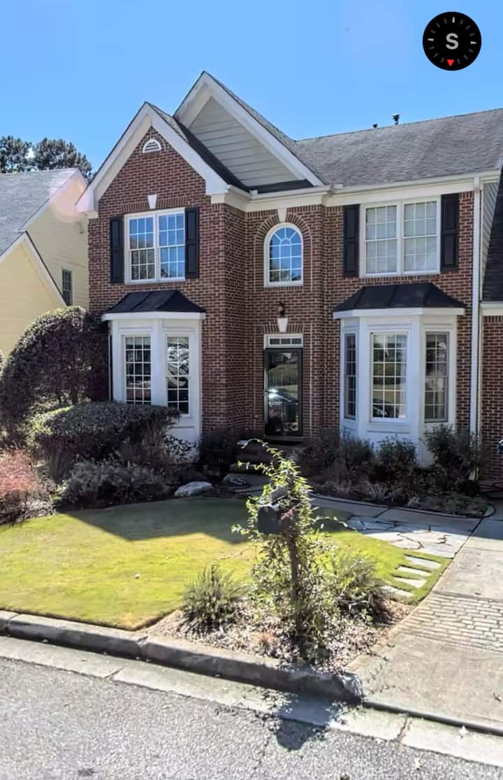 Retreat On The Creek - Stone Mountain