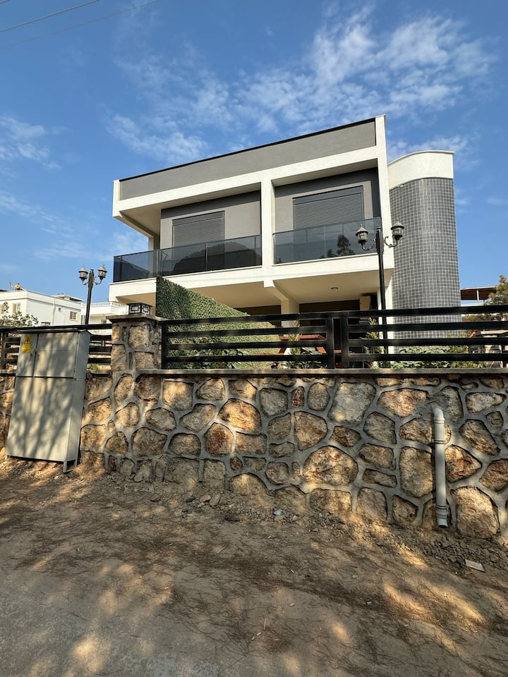 Tisan Adası Denize Sıfır  Villa - Silifke