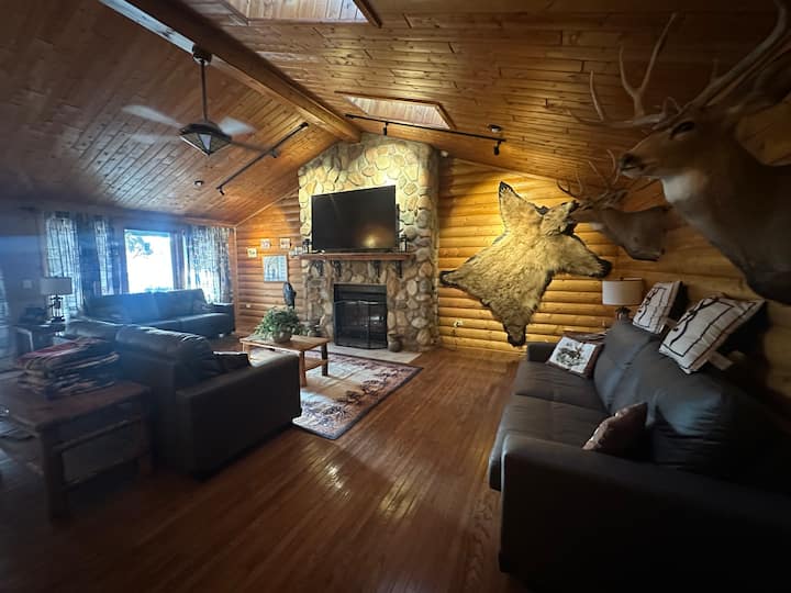 9-12 Guests Cozy Hideaway Log Home In Jordan - Jordan, MT