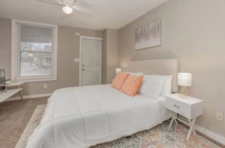 Studio Apartment Near Downtown - Springfield, MO