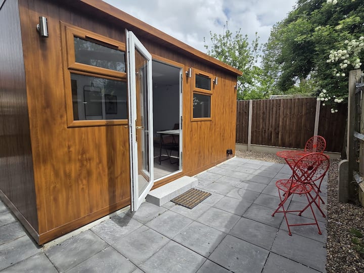 Secret Garden Studio Lodge - Bromley