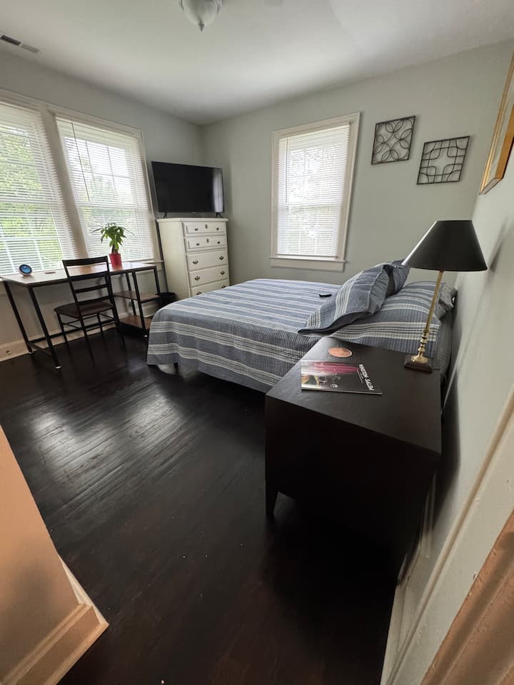 Private Bedroom In Our 1930’s Charming Family Home - Winston-Salem, NC