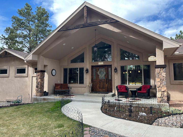 A Cozy Retreat Close To Town, But  Feels Far Away - Colorado Springs, CO