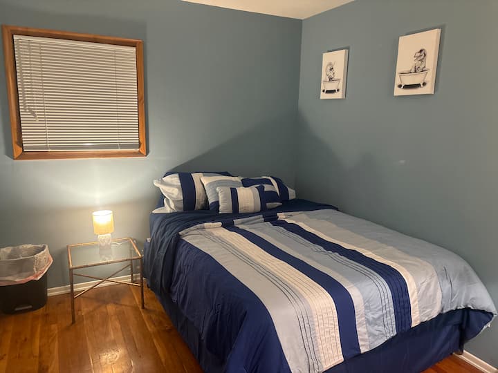Private Room - Park and ride, Brentwood