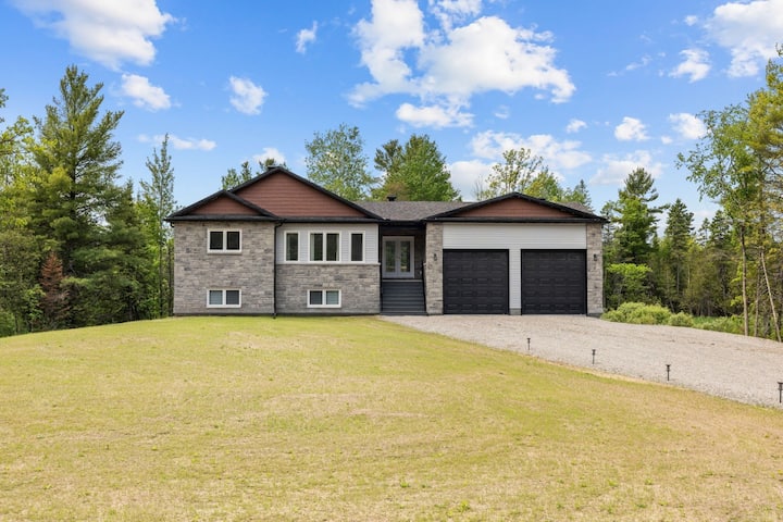 Spacious Suite Surrounded By Trees - Ottawa