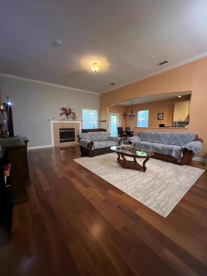 Highway Runner
Close To I-10
4 Bed 2 Bath - Tallahassee, FL