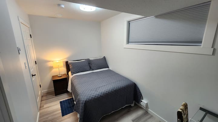 Cozy 2br Oasis In The Greens, Separate Entrance - White City