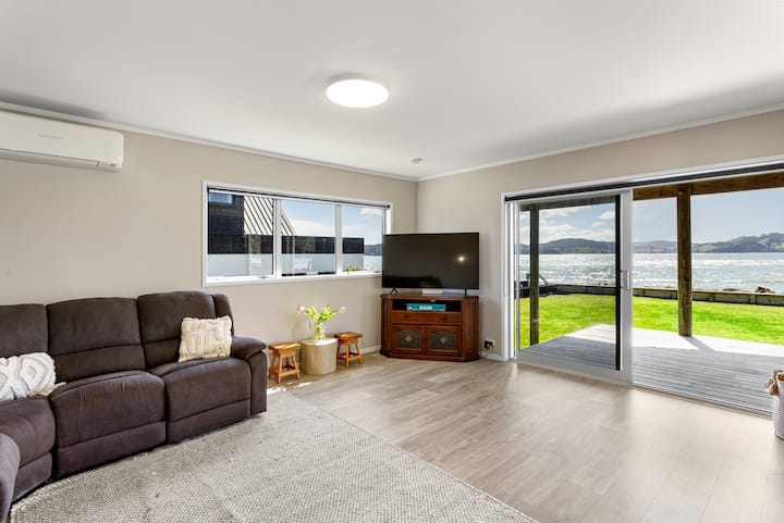 Beach Front Holiday Home - Whitianga