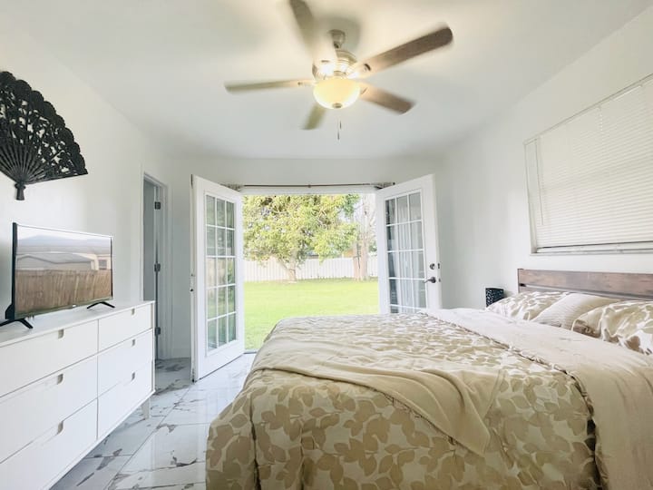 Lakefront Getaway - ポートセントルーシー, FL