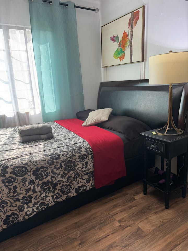 Private Little Bedroom In Hollywood - Los Angeles, CA