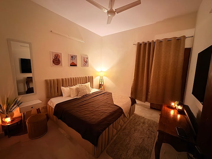 Aurum Studio - Boho Balcony | Ac | 55” Led | Swing - India