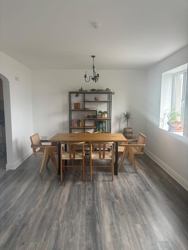 Enniscrone 3-bedroom Town Apartment 
700m To Beach - Enniscrone