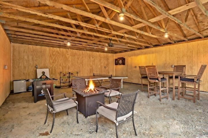 Lake 4-min Walk! King Bed/game Barn/ Firepits/yard - Lake Anna, VA