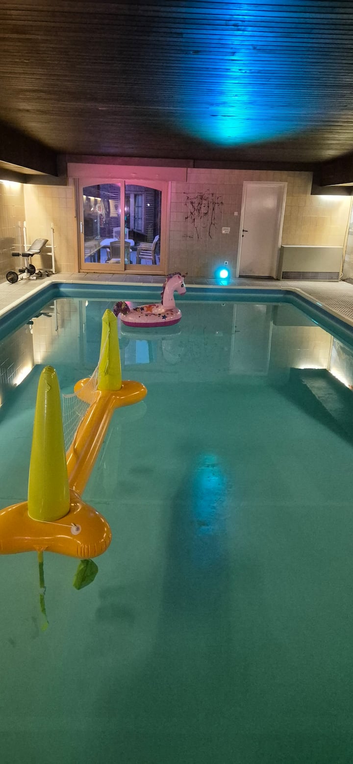 Binnen Zwembad Met Bar En Sound - Anvers