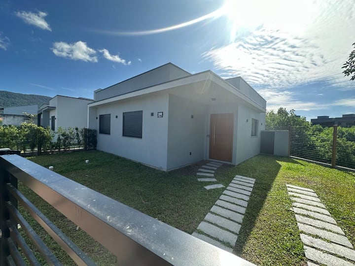 Casa Nova Confortável Para Sua Família Em Garopaba - Garopaba