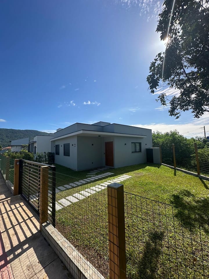 Casa Nova Completa Individual C/ Pátio Em Garopaba - Garopaba