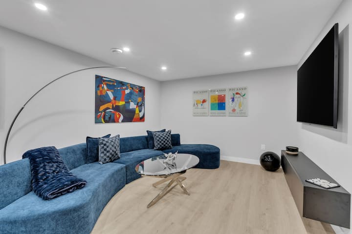 Elegant 2br Suite | Residenz Comfort & Style - Calgary