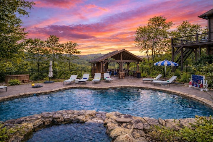 Private Retreat For 25 | Resort Pool • Game Lounge - Blue Ridge, GA