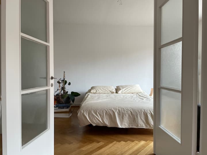 Charming 2.5-room Apartment In Peaceful Brunau - Zurich, Switzerland