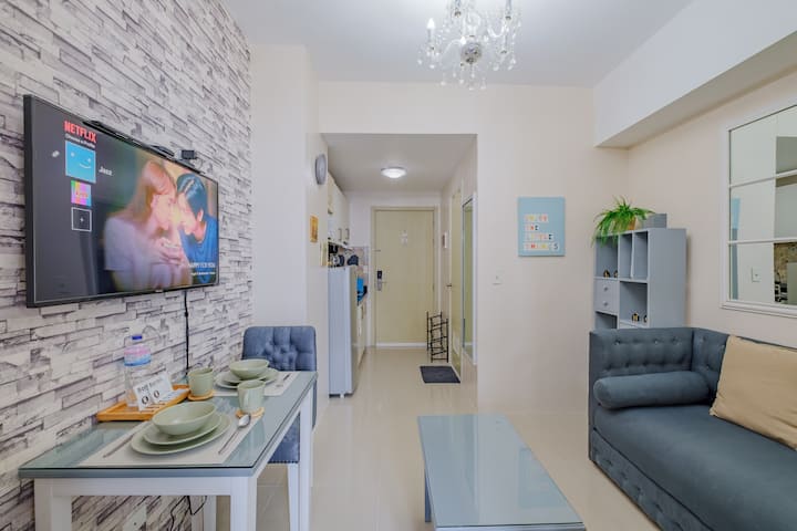 Elegant Suite At Jazz Makati | Skyline | Netflix - Manila