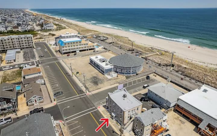 Beach Condo Escape On The Beach A 30 Second Walk - Seaside Heights, NJ