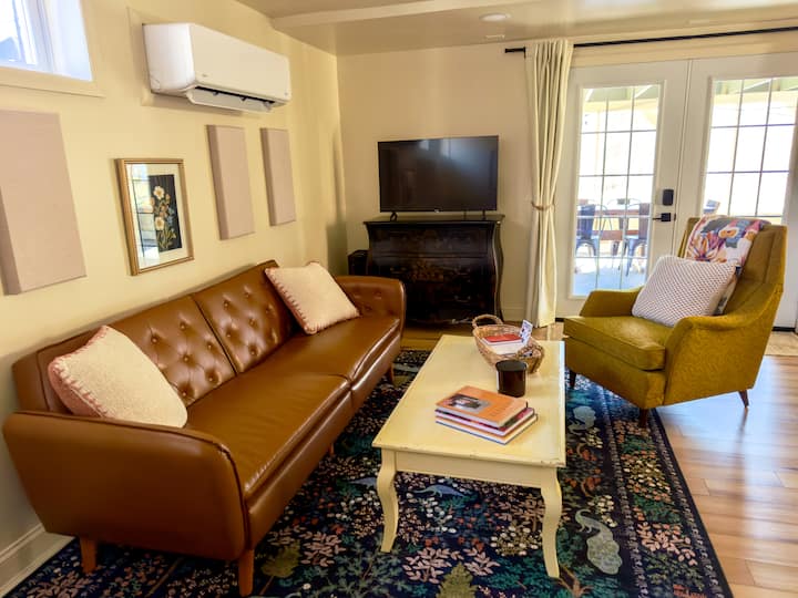 Cozy Retreat Minutes From Woodstock Village Center - Woodstock, NY