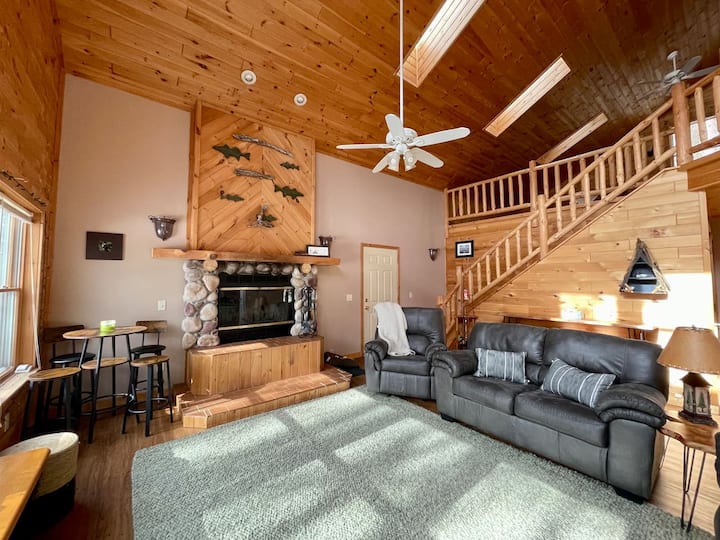 Spacious Cabin On The Chippewa River - Winter, WI