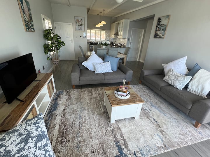 Seaside• Aircon• Modern 3-bedroom Apartment! - Dolphin Coast