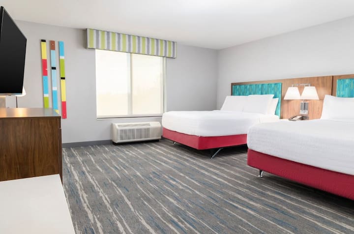 Stylish 2 Queen Studio W/ Parking & Breakfast - Sebastopol, CA
