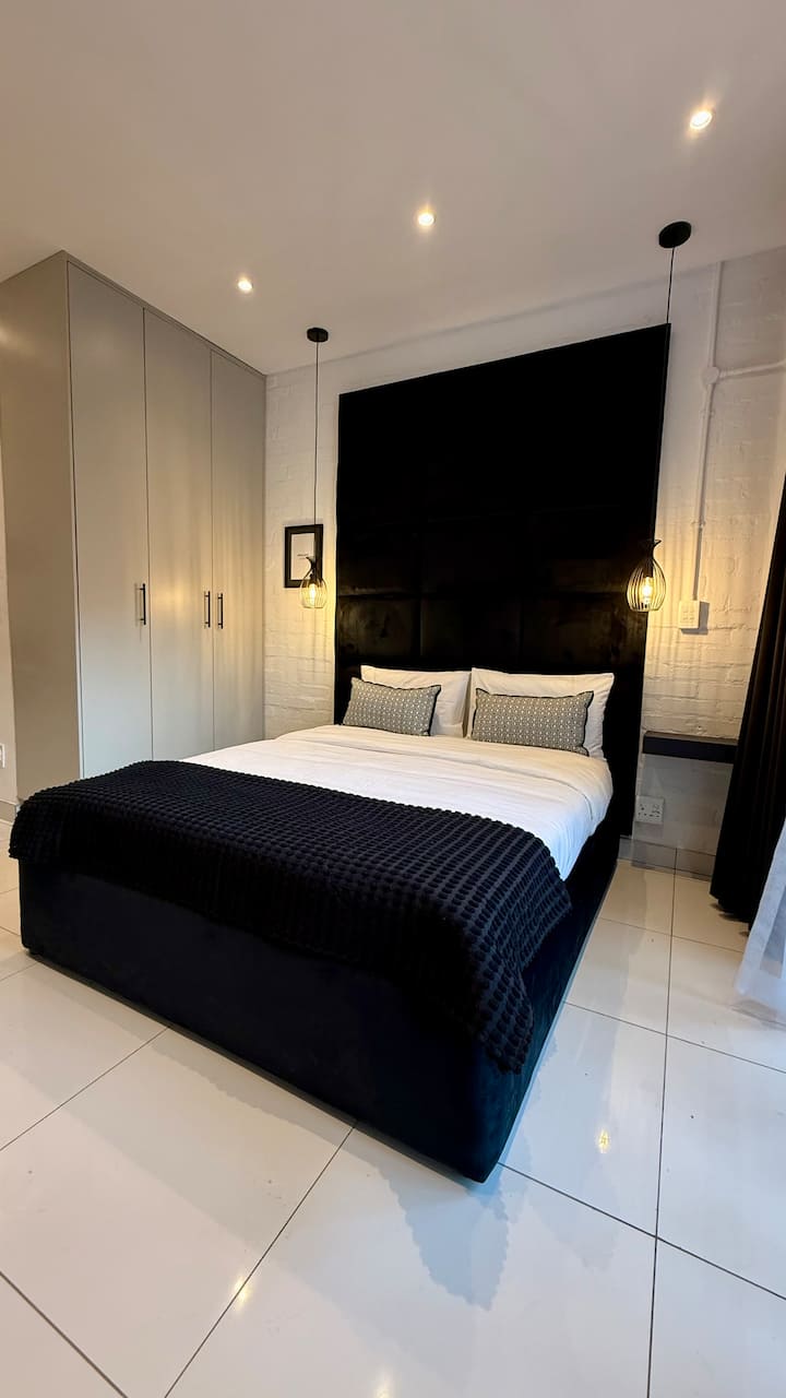 The Monochrome Apartment 209 | Urban Chic Escape - Johannesburg