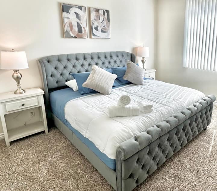 Beverly Place | 2bed&2bath | Pool, Gym, & Parking| - Santa Monica, CA