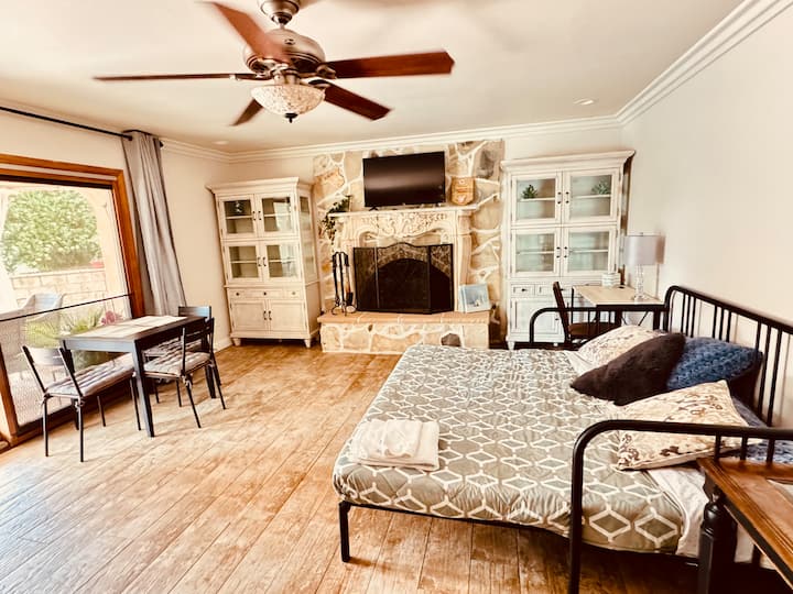 Mediterranean Cozy Studio - Riverside