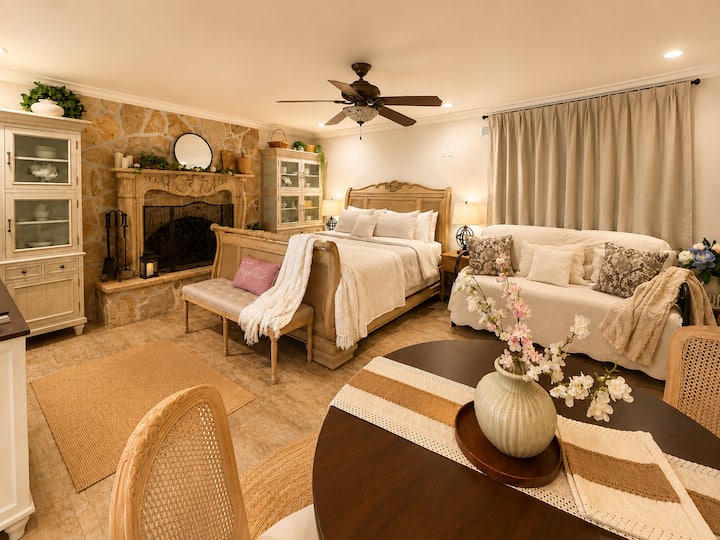 Elegant Studio Near Ucr W/ Private Patio & Laundry - Riverside, CA