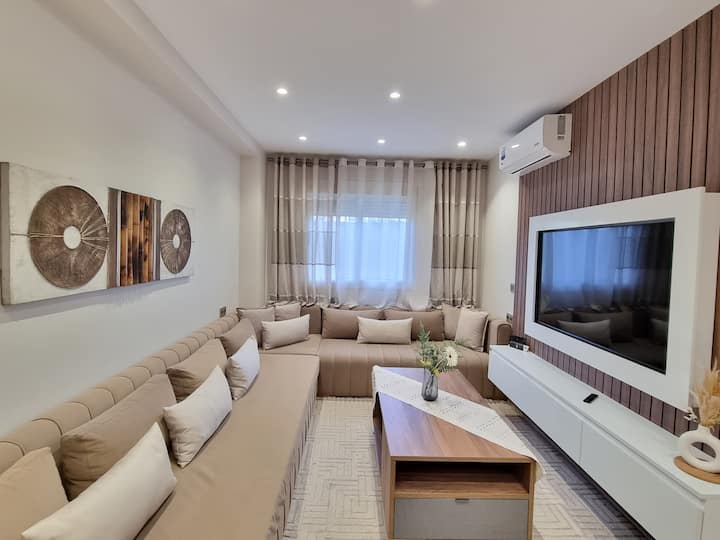 Spacieux & Joli Logement Avec 6 Lits, Climatisé - Tánger
