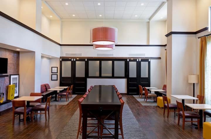 Stylish 2 Units W/ Parking & Breakfast - Napa Valley