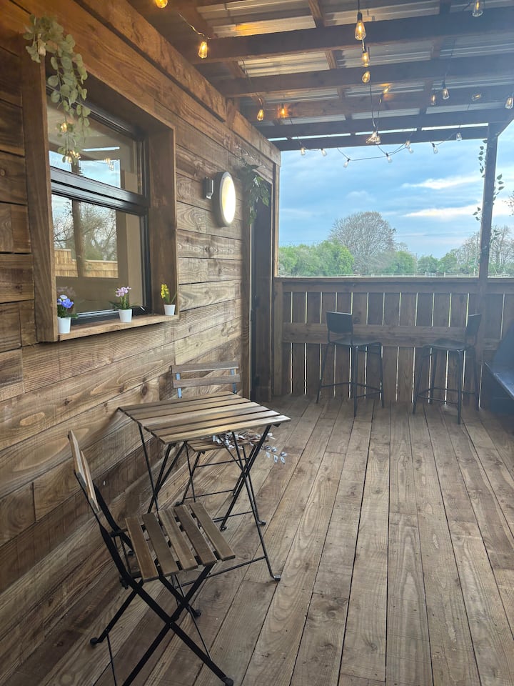 Rustic Charm Cabin - Blessington