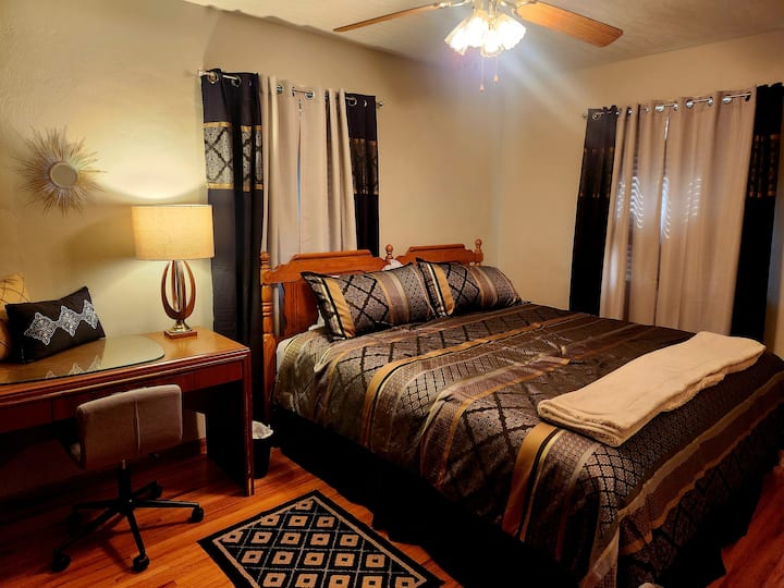 Room In Lima *B*
Shared Spaces
King Bed - Lima, OH