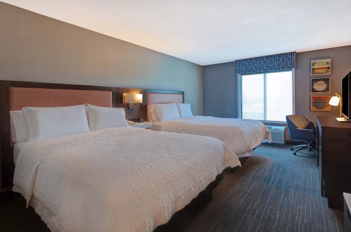 Stylish 2 Queen Studio W/ Parking & Breakfast - Rohnert Park, CA