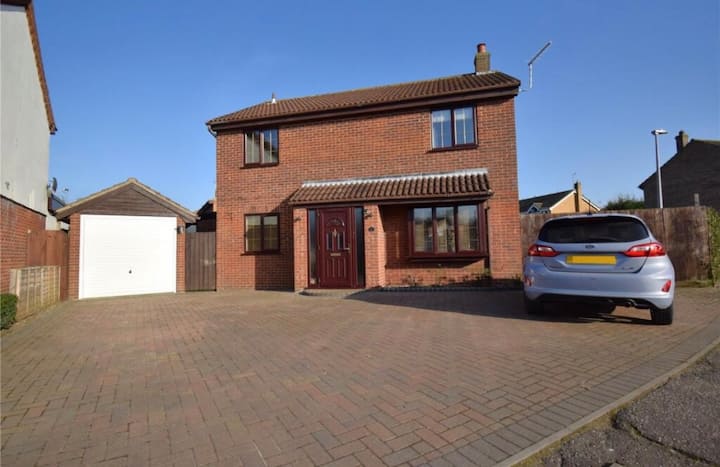 Cherrytree House
Little Oakley. - Harwich