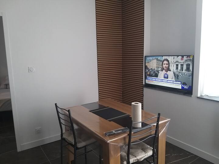 Apparemment Neuf Et Privé. - Nantua