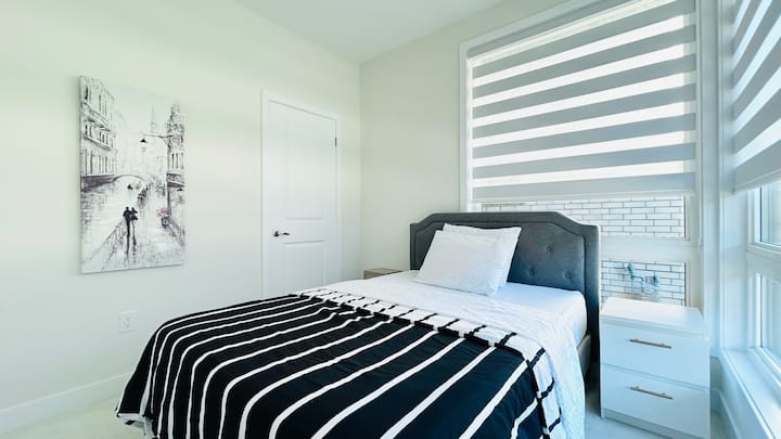 Room#1 - Stylish - New - Shared Townhouse - Oakville