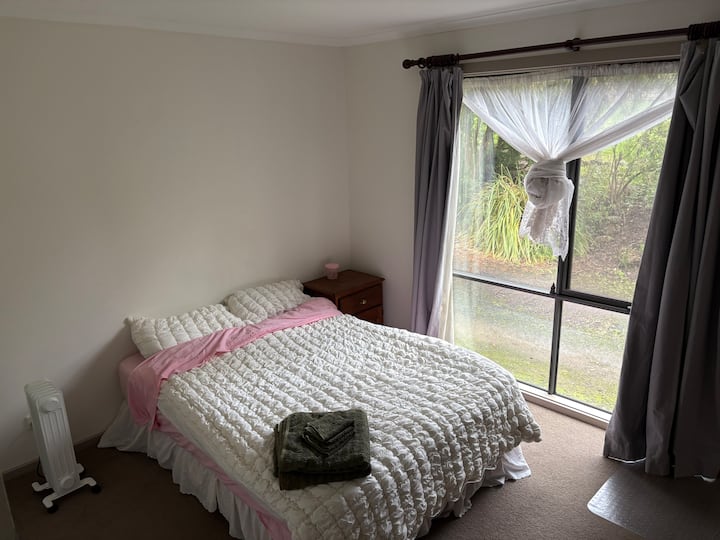 Escape To Your Country Oasis. - Drouin