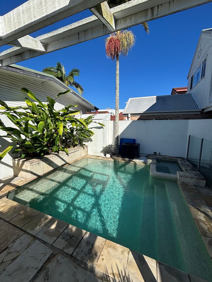 Charming Palm Beach Oasis - Gold Coast