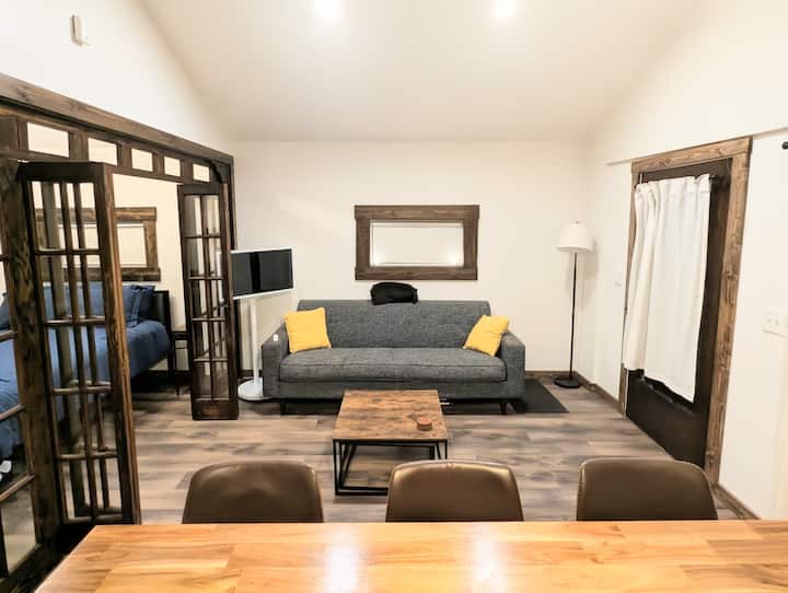 Fourth And Chill Flat - Knoxville