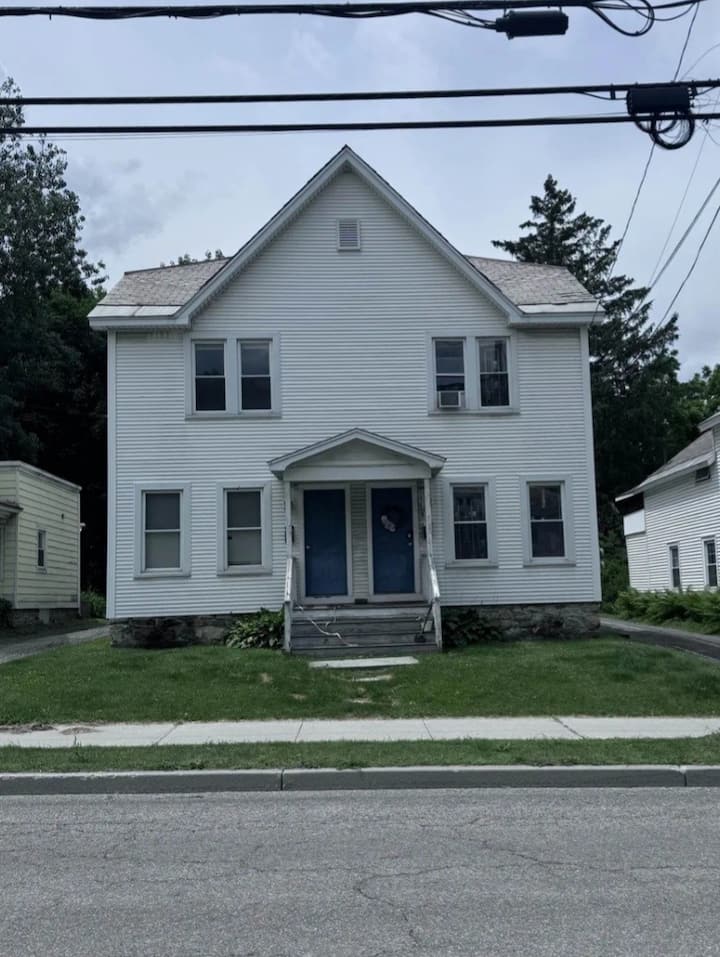 1 Br Apt 5 Min Walk From Main St - Bennington, VT